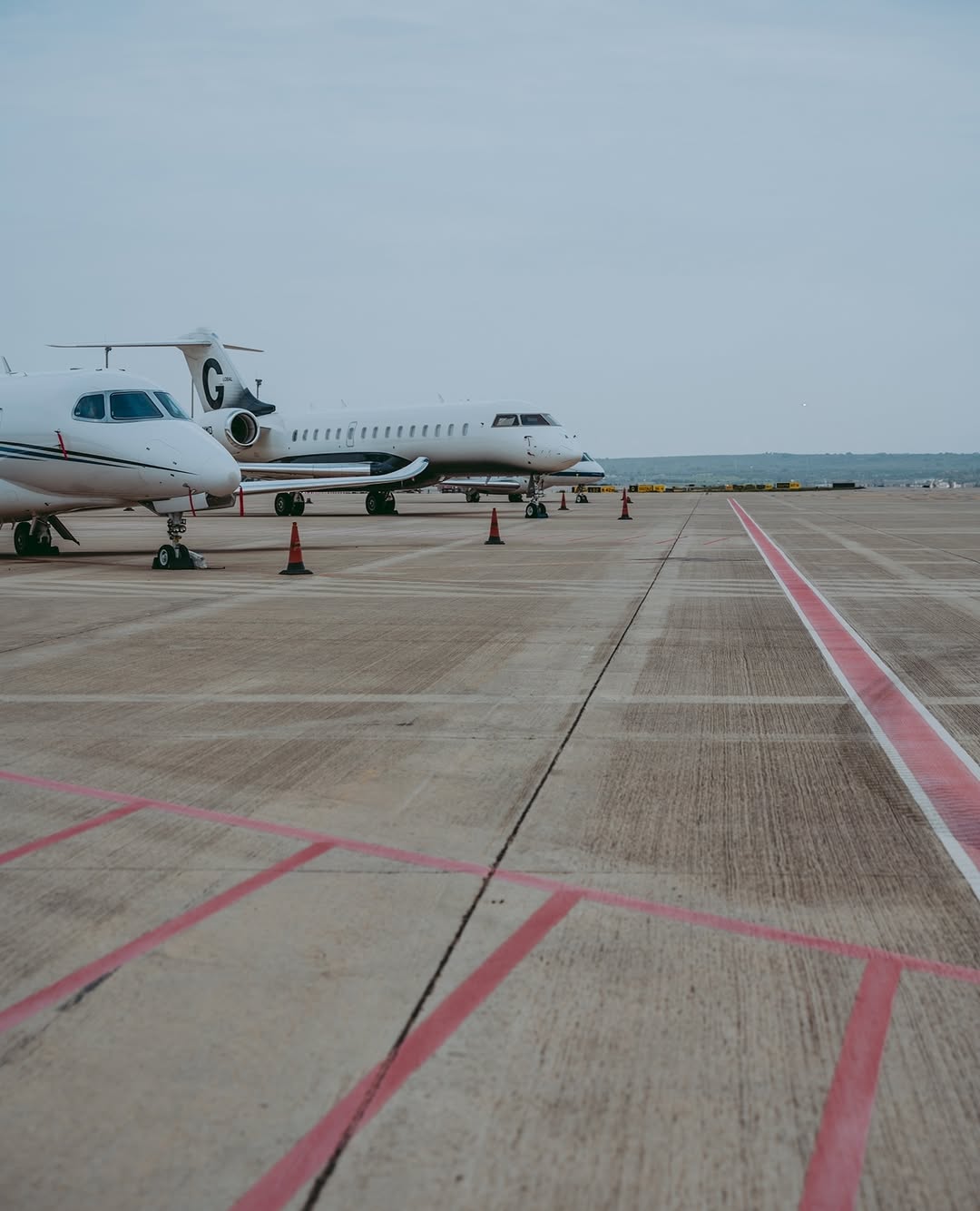 What is a charter flight: A guide to choosing your best flight option